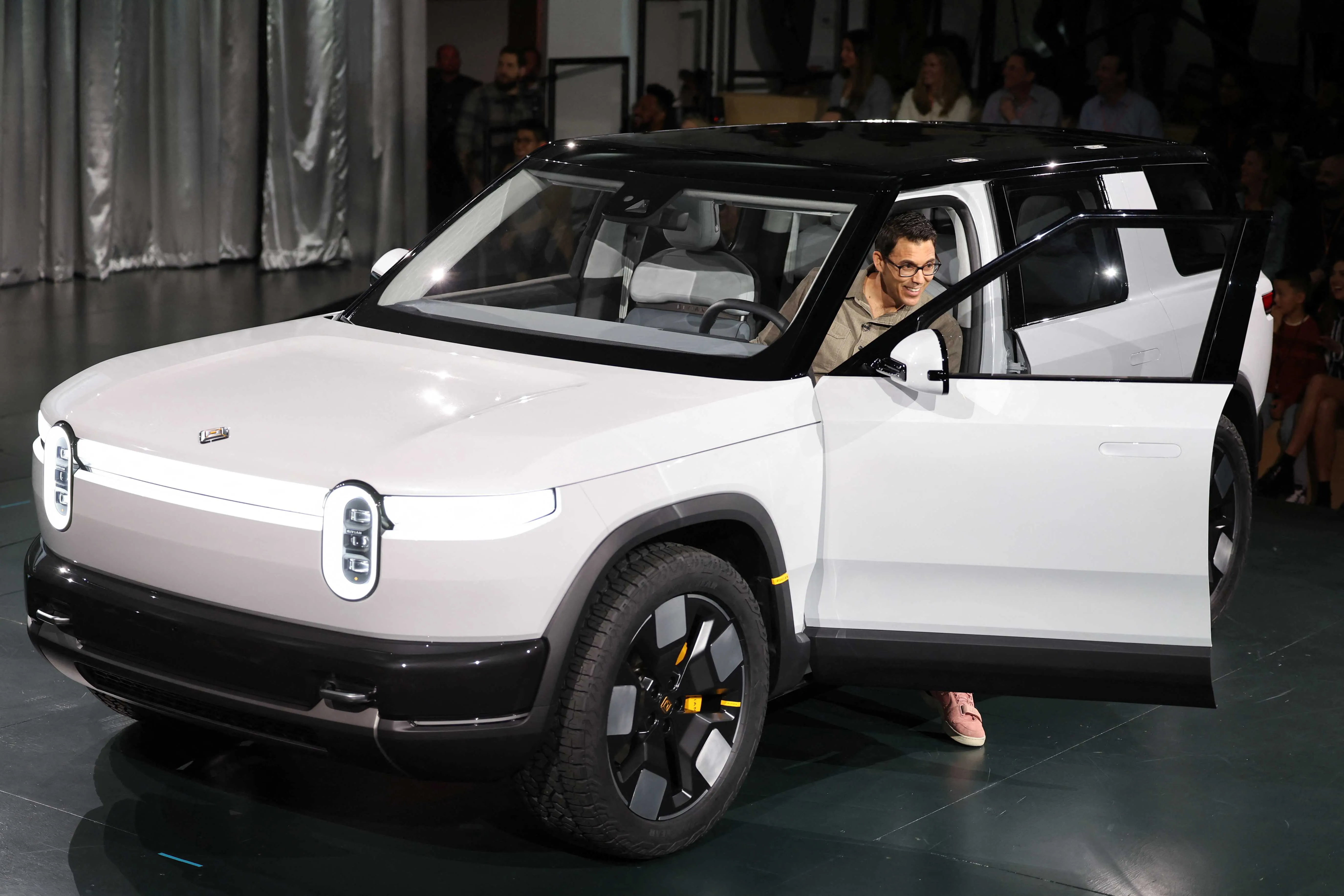 EV Manufacturer Rivian Soars as New Electric SUVs Unveiled, Stock Jumps 13.4%